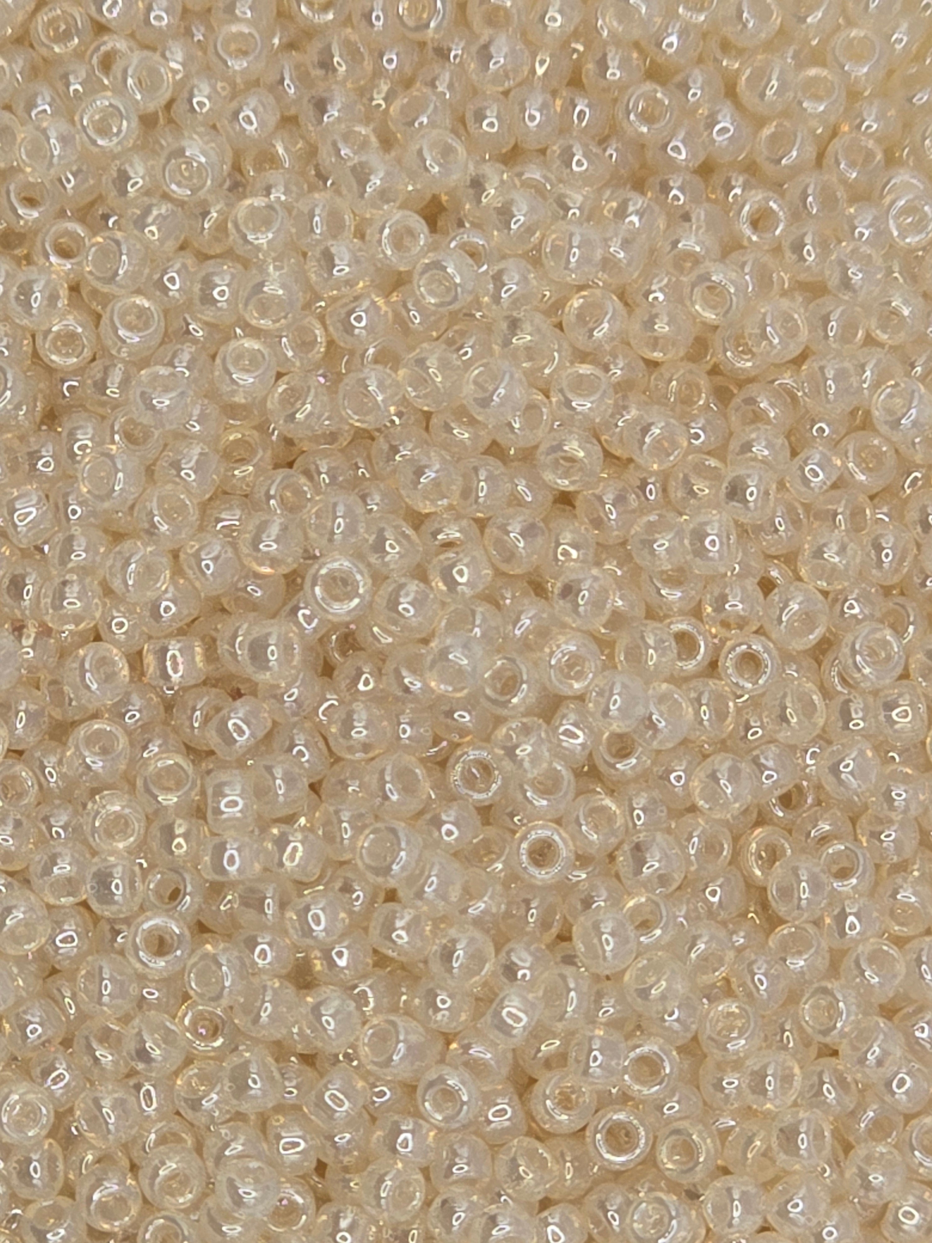 TOHO #15 Seeds - 147 - Ceylon Light Ivory - 5 gms – The Beading Company