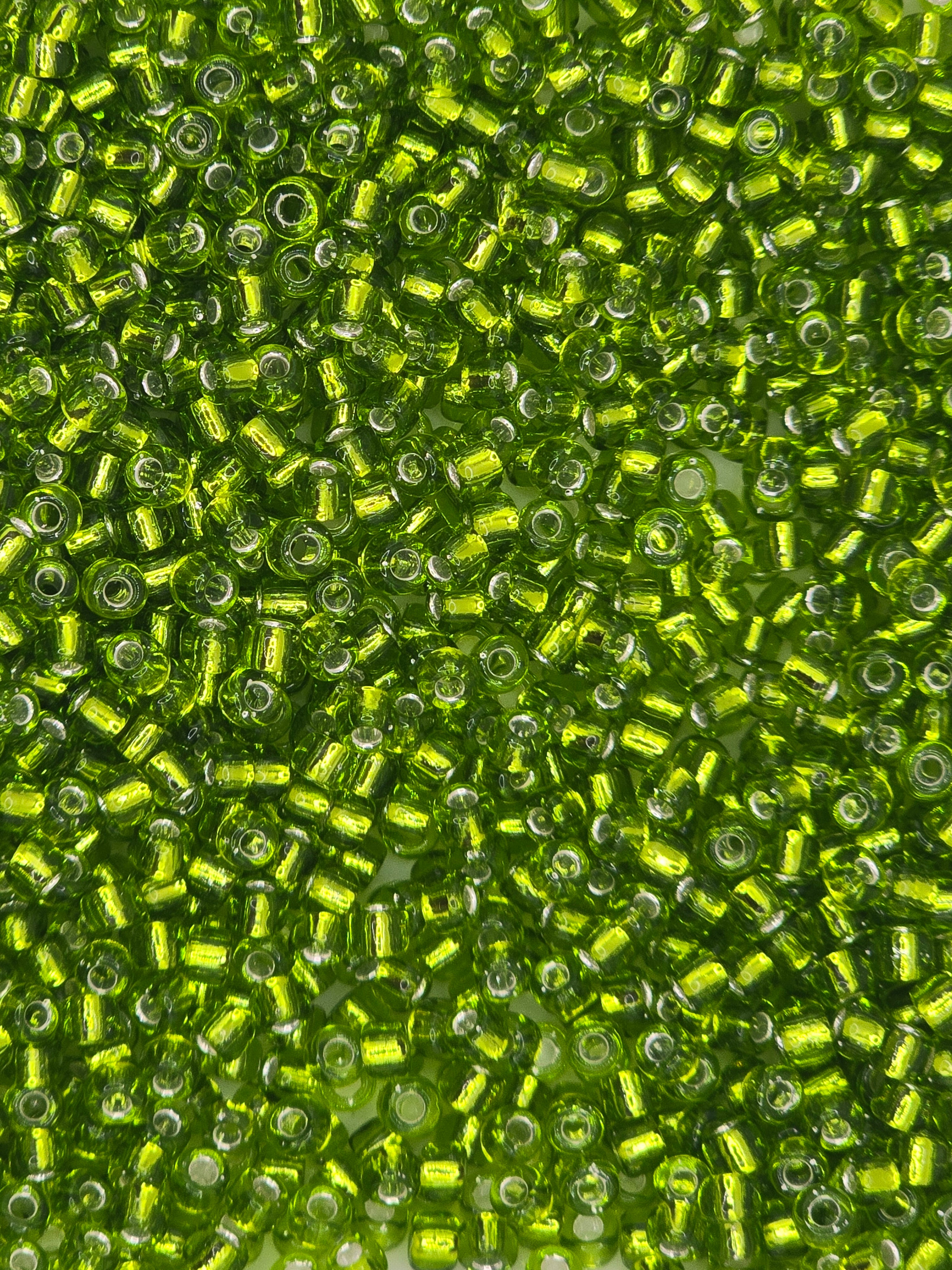 Czech #8 Seeds - Silver Lined Light Green - 10 grams – The Beading Company